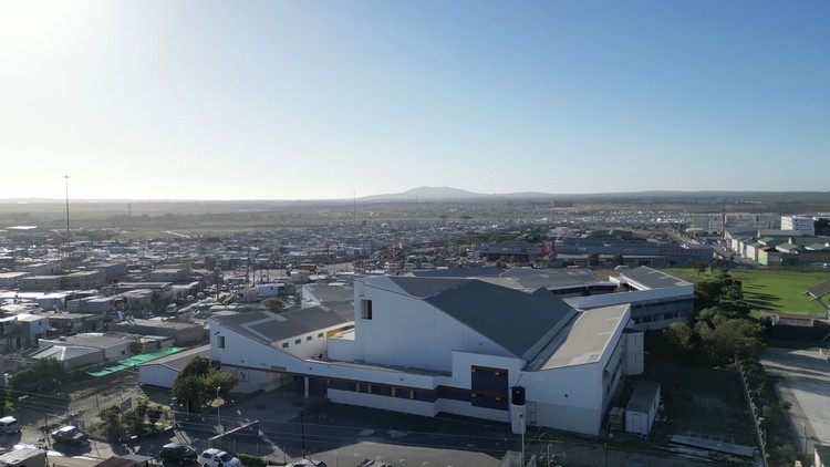 Building of new classrooms at overcrowded Dunoon school stalled | GroundUp