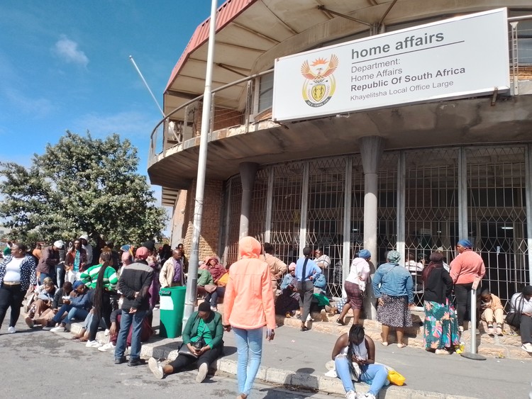 People struggle to get IDs at Khayelitsha Home Affairs as elections ...