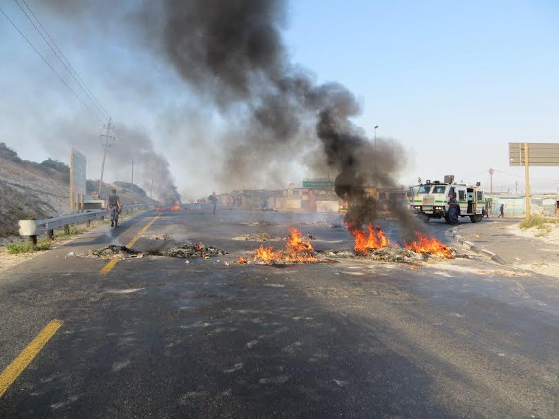 Protesters block major roads in Cape Town in cleaning contract dispute ...
