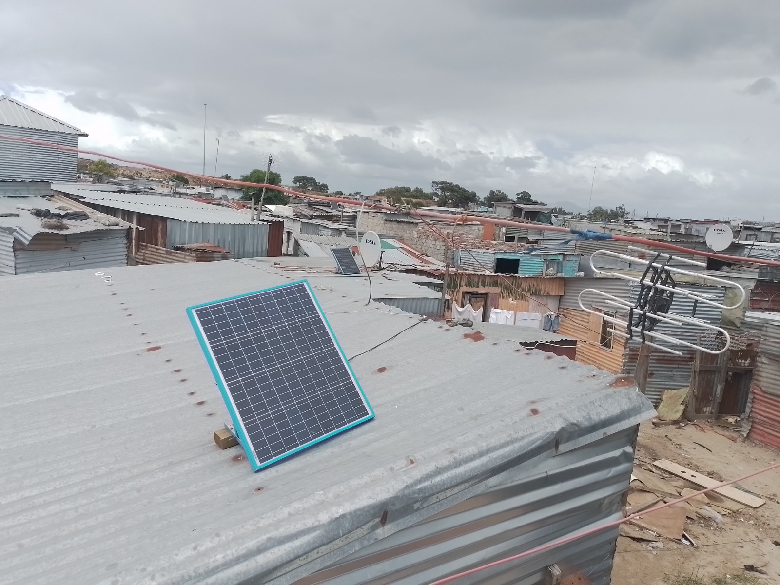 Shack dwellers hope for subsidised solar power | GroundUp